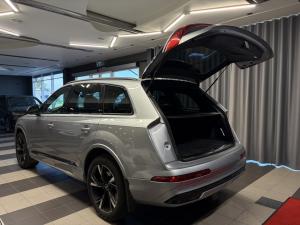 Grey Audi Q7 2022 in Riga, with an engine capacity of 3.00 L and mileage of 61 thousand km for 41490 €, photo 27 on AUTOMOTO.COM.LV