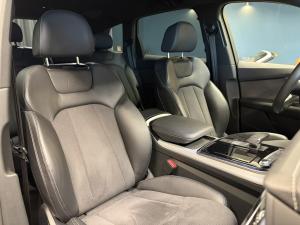Grey Audi Q7 2022 in Riga, with an engine capacity of 3.00 L and mileage of 61 thousand km for 41490 €, photo 32 on AUTOMOTO.COM.LV