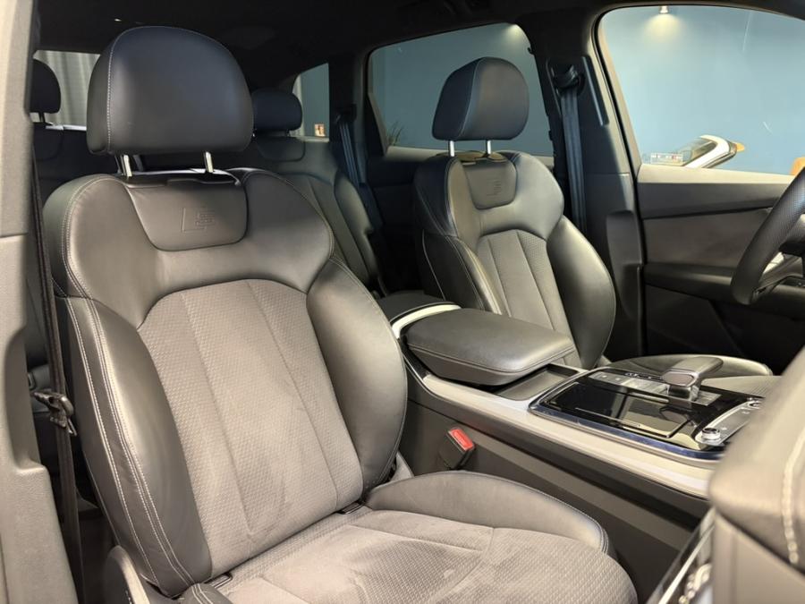 Grey Audi Q7 2022 in Riga, with an engine capacity of 3.00 L and mileage of 61 thousand km for 41490 €, photo 32 on AUTOMOTO.COM.LV