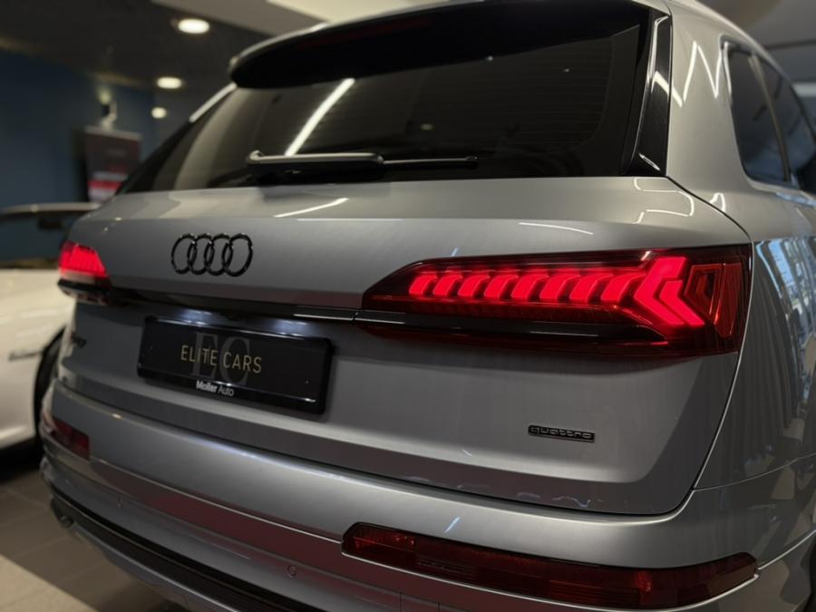 Grey Audi Q7 2022 in Riga, with an engine capacity of 3.00 L and mileage of 61 thousand km for 41490 €, photo 33 on AUTOMOTO.COM.LV
