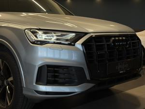 Grey Audi Q7 2022 in Riga, with an engine capacity of 3.00 L and mileage of 61 thousand km for 41490 €, photo 34 on AUTOMOTO.COM.LV