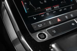 Pelēks Audi Q7 2022 Rīga, ar dzinēja tilpumu 2.97 L un nobraukumu 80 tūkst. km par 43000 €, foto 29 vietnē AUTOMOTO.COM.LV