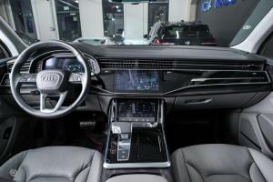 Grey Audi Q7 2023 in Kaunas, with an engine capacity of 2.97 L and mileage of 35 thousand km for 55950 €, photo 16 on AUTOMOTO.COM.LV