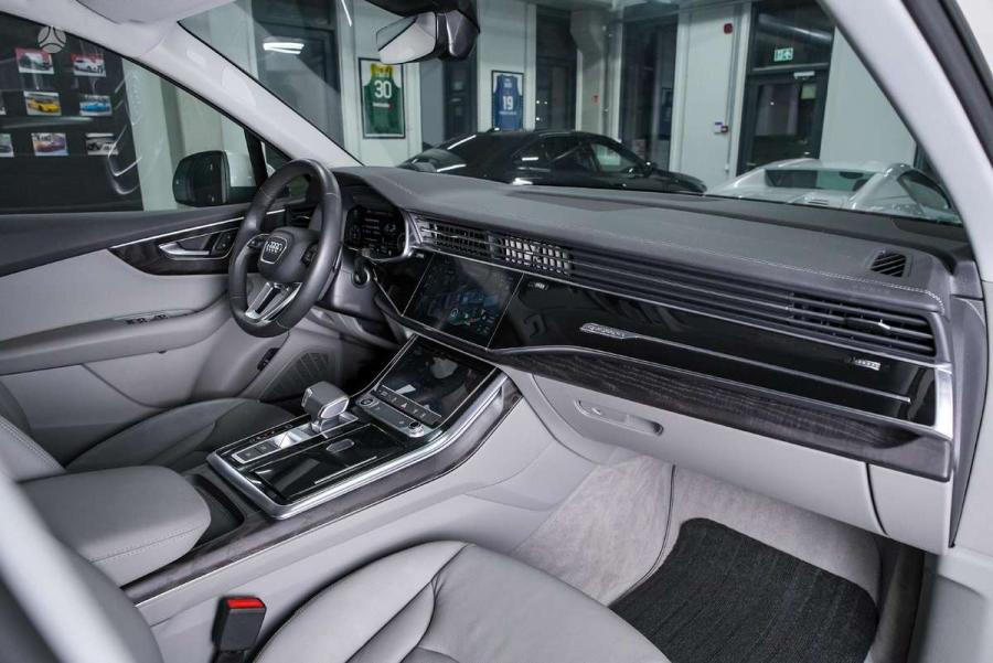 Grey Audi Q7 2023 in Kaunas, with an engine capacity of 2.97 L and mileage of 35 thousand km for 55950 €, photo 37 on AUTOMOTO.COM.LV