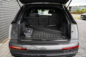 Grey Audi Q7 2023 in Riga, with an engine capacity of 3.00 L and mileage of 78 thousand km for 51750 €, photo 33 on AUTOMOTO.COM.LV