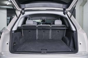 Grey Audi Q7 2023 in Kaunas, with an engine capacity of 2.97 L and mileage of 35 thousand km for 48950 €, photo 21 on AUTOMOTO.COM.LV