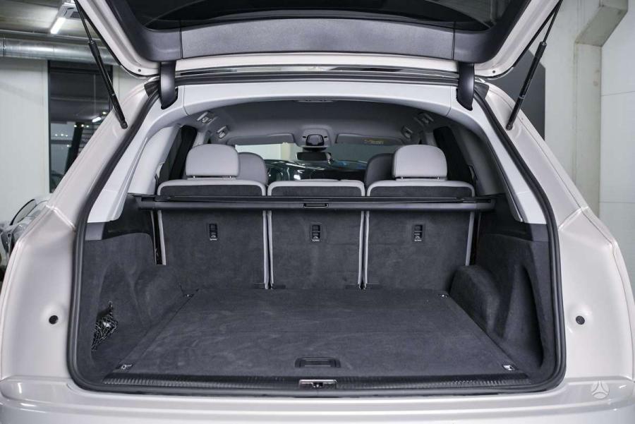 Grey Audi Q7 2023 in Kaunas, with an engine capacity of 2.97 L and mileage of 35 thousand km for 48950 €, photo 21 on AUTOMOTO.COM.LV