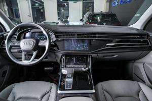 Grey Audi Q7 2023 in Kaunas, with an engine capacity of 2.97 L and mileage of 35 thousand km for 48950 €, photo 25 on AUTOMOTO.COM.LV