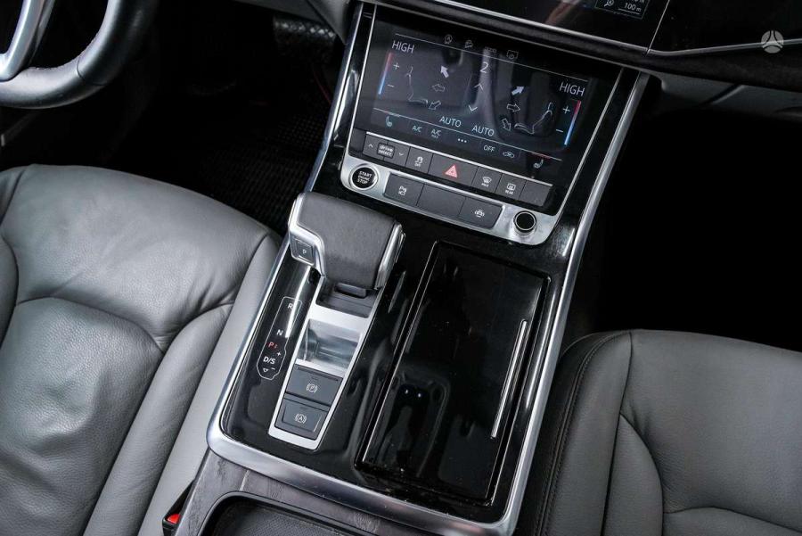 Grey Audi Q7 2023 in Kaunas, with an engine capacity of 2.97 L and mileage of 35 thousand km for 48950 €, photo 33 on AUTOMOTO.COM.LV
