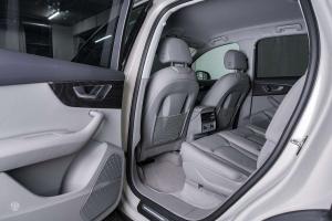 Grey Audi Q7 2023 in Kaunas, with an engine capacity of 2.97 L and mileage of 35 thousand km for 48950 €, photo 56 on AUTOMOTO.COM.LV