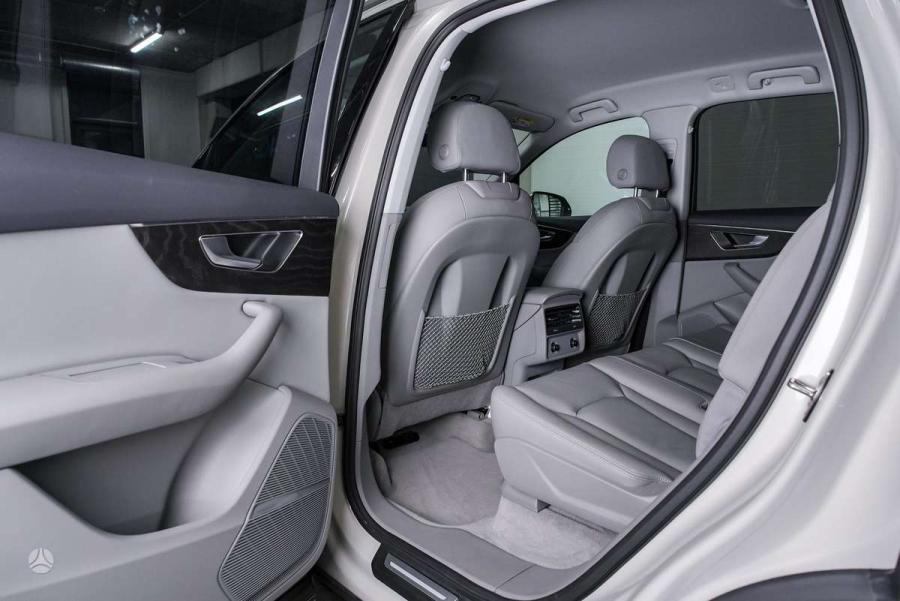 Grey Audi Q7 2023 in Kaunas, with an engine capacity of 2.97 L and mileage of 35 thousand km for 48950 €, photo 56 on AUTOMOTO.COM.LV