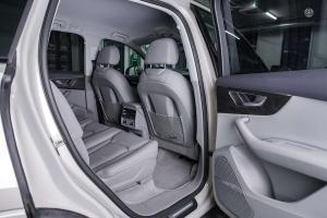 Grey Audi Q7 2023 in Kaunas, with an engine capacity of 2.97 L and mileage of 35 thousand km for 48950 €, photo 60 on AUTOMOTO.COM.LV