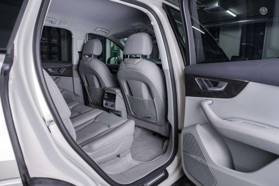 Grey Audi Q7 2023 in Kaunas, with an engine capacity of 2.97 L and mileage of 35 thousand km for 48950 €, photo 60 on AUTOMOTO.COM.LV