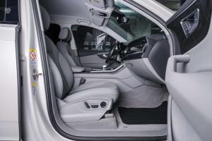 Grey Audi Q7 2023 in Kaunas, with an engine capacity of 2.97 L and mileage of 35 thousand km for 48950 €, photo 64 on AUTOMOTO.COM.LV