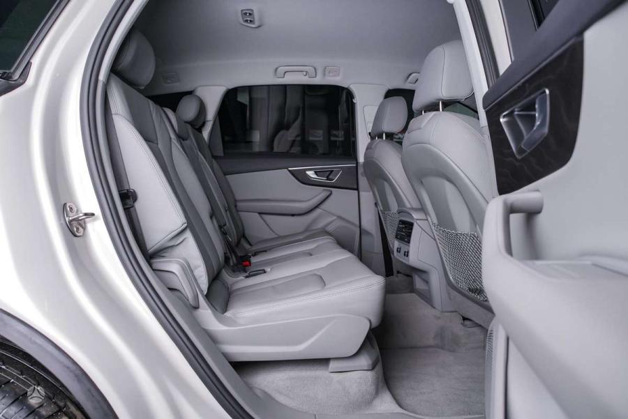 Grey Audi Q7 2023 in Kaunas, with an engine capacity of 2.97 L and mileage of 35 thousand km for 48950 €, photo 61 on AUTOMOTO.COM.LV
