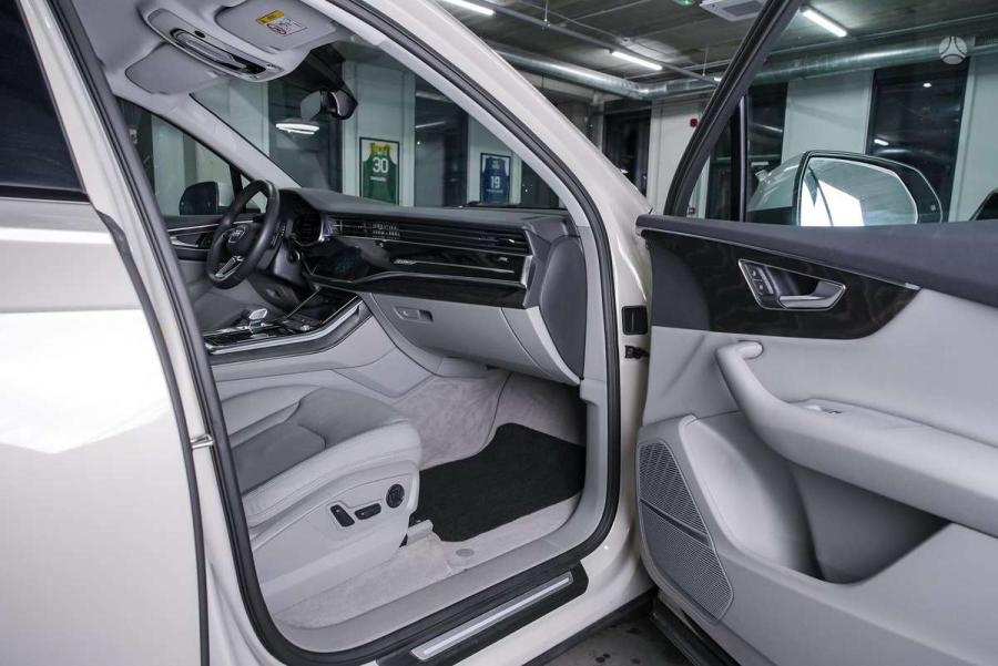 Grey Audi Q7 2023 in Kaunas, with an engine capacity of 2.97 L and mileage of 35 thousand km for 48950 €, photo 65 on AUTOMOTO.COM.LV