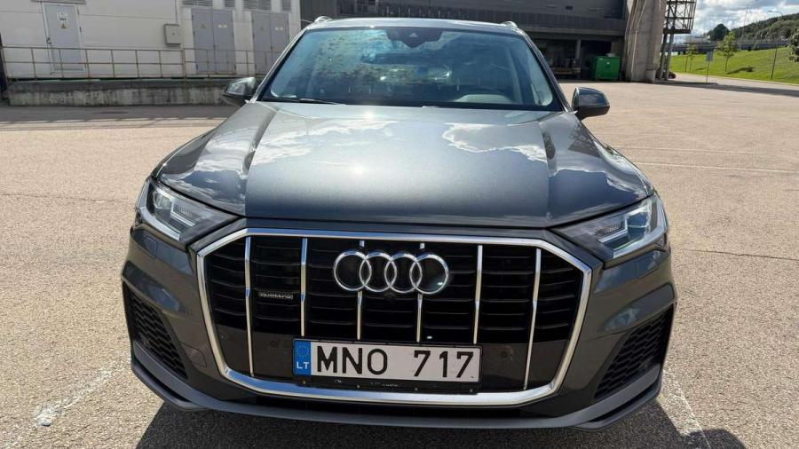 Grey Audi Q7 2023 in Vilnius, with an engine capacity of 3.00 L and mileage of 109 thousand km for 46000 €, photo 5 on AUTOMOTO.COM.LV