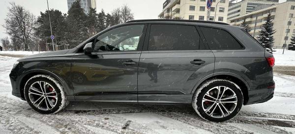 Pelēks Audi Q7 2024 Viļņa, ar dzinēja tilpumu 3.00 L un nobraukumu 23 tūkst. km par 90000 €, foto 1 vietnē AUTOMOTO.COM.LV