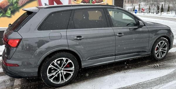 Pelēks Audi Q7 2024 Viļņa, ar dzinēja tilpumu 3.00 L un nobraukumu 23 tūkst. km par 90000 €, foto 3 vietnē AUTOMOTO.COM.LV