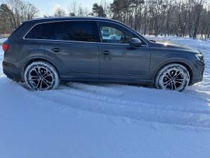 Grey Audi Q7 2025 in Vilnius, with an engine capacity of 2.97 L and mileage of 13 thousand km for 82500 €, photo 5 on AUTOMOTO.COM.LV