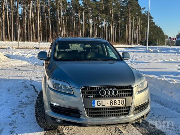 Grey Audi Q7 2007 in Riga, with an engine capacity of 3.00 L and mileage of 336 thousand km for 5000 €, photo 4 on AUTOMOTO.COM.LV