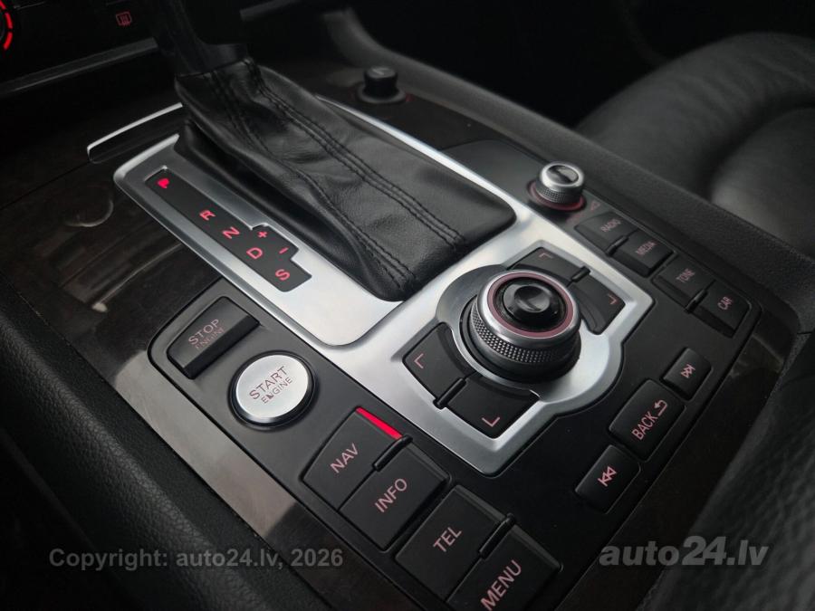 Pelēks Audi Q7 2012 Tallina, ar dzinēja tilpumu 3.00 L un nobraukumu 293 tūkst. km par 10900 €, foto 21 vietnē AUTOMOTO.COM.LV