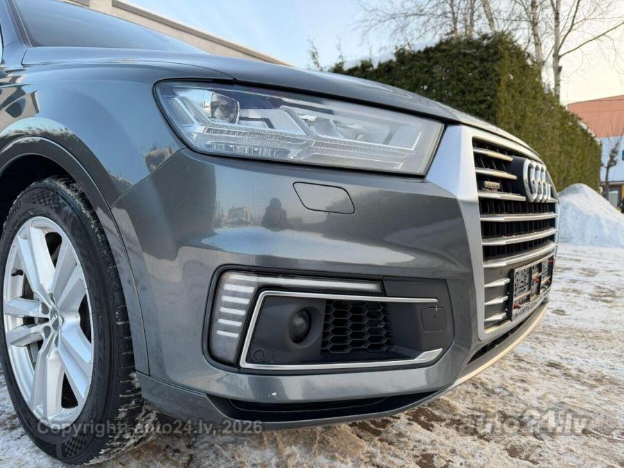 Grey Audi Q7 2016 in Parnu, with an engine capacity of 2.97 L and mileage of 197 thousand km for 23800 €, photo 5 on AUTOMOTO.COM.LV