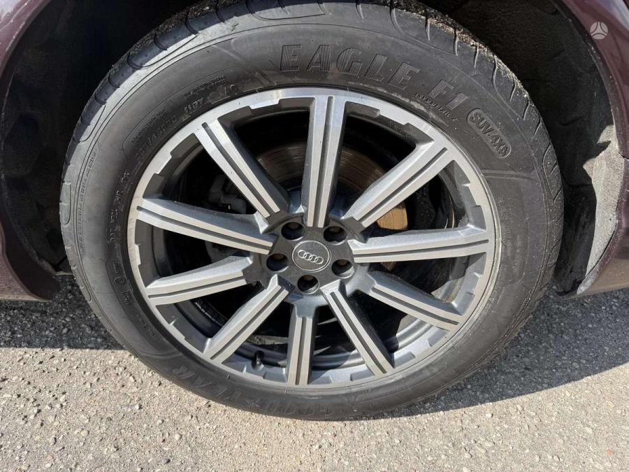 Red Audi Q7 2016 in Telschi, with an engine capacity of 2.97 L and mileage of 254 thousand km for 22900 €, photo 12 on AUTOMOTO.COM.LV