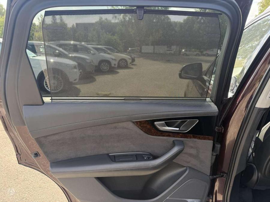 Red Audi Q7 2016 in Telschi, with an engine capacity of 2.97 L and mileage of 254 thousand km for 22900 €, photo 14 on AUTOMOTO.COM.LV