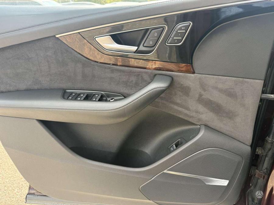 Red Audi Q7 2016 in Telschi, with an engine capacity of 2.97 L and mileage of 254 thousand km for 22900 €, photo 36 on AUTOMOTO.COM.LV