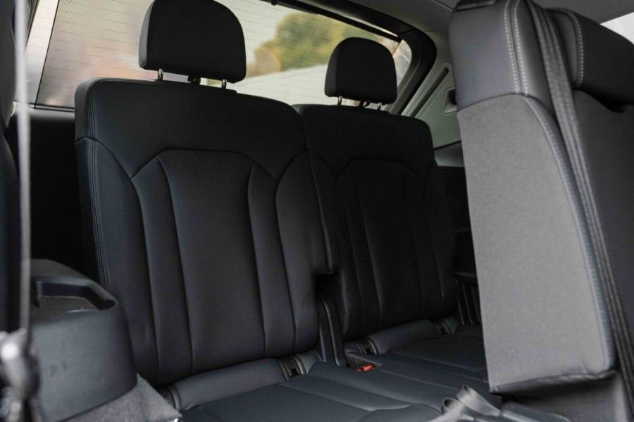 Audi Q7 2025 Peetri, ar dzinēja tilpumu 3.00 L un nobraukumu 20 tūkst. km par 74500 €, foto 24 vietnē AUTOMOTO.COM.LV