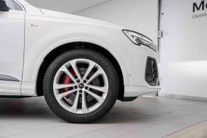 Audi Q7 2025 Peetri, ar dzinēja tilpumu 3.00 L un nobraukumu 20 tūkst. km par 74500 €, foto 27 vietnē AUTOMOTO.COM.LV