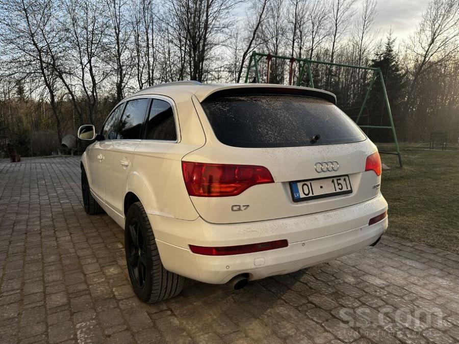 White Audi Q7 2006 in Aluksne, with an engine capacity of 3.00 L and mileage of 350 thousand km for 5990 €, photo 4 on AUTOMOTO.COM.LV