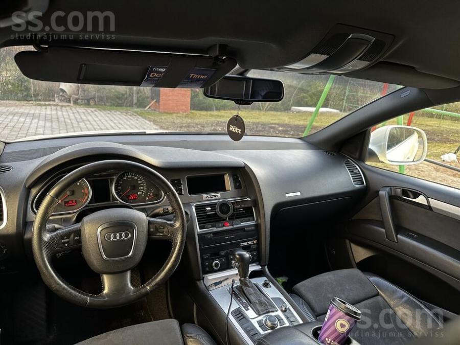 White Audi Q7 2006 in Aluksne, with an engine capacity of 3.00 L and mileage of 350 thousand km for 5990 €, photo 6 on AUTOMOTO.COM.LV