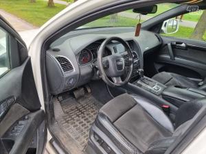White Audi Q7 2007 in Siauliai, with an engine capacity of 4.10 L and mileage of 306 thousand km for 4500 €, photo 6 on AUTOMOTO.COM.LV
