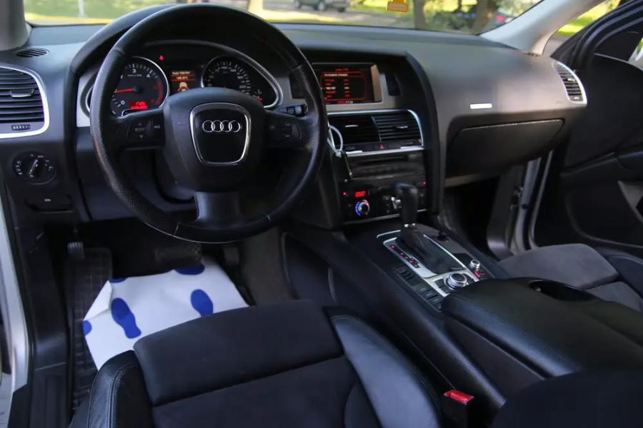 White Audi Q7 2007 in Riga, with an engine capacity of 3.00 L and mileage of 249 thousand km for 6290 €, photo 10 on AUTOMOTO.COM.LV