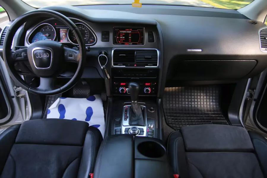 White Audi Q7 2007 in Riga, with an engine capacity of 3.00 L and mileage of 249 thousand km for 6290 €, photo 11 on AUTOMOTO.COM.LV