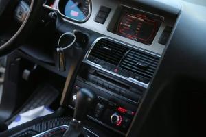 White Audi Q7 2007 in Riga, with an engine capacity of 3.00 L and mileage of 249 thousand km for 6290 €, photo 12 on AUTOMOTO.COM.LV