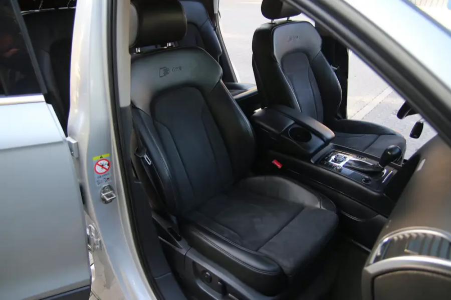 White Audi Q7 2007 in Riga, with an engine capacity of 3.00 L and mileage of 249 thousand km for 6290 €, photo 13 on AUTOMOTO.COM.LV