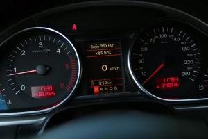 White Audi Q7 2007 in Riga, with an engine capacity of 3.00 L and mileage of 249 thousand km for 6290 €, photo 16 on AUTOMOTO.COM.LV