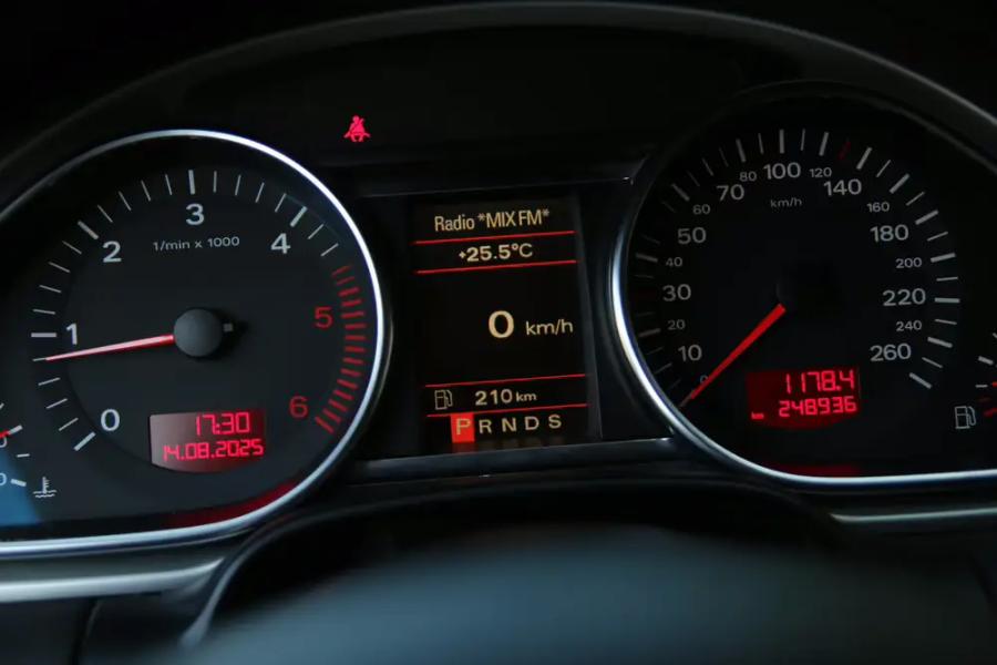 White Audi Q7 2007 in Riga, with an engine capacity of 3.00 L and mileage of 249 thousand km for 6290 €, photo 16 on AUTOMOTO.COM.LV