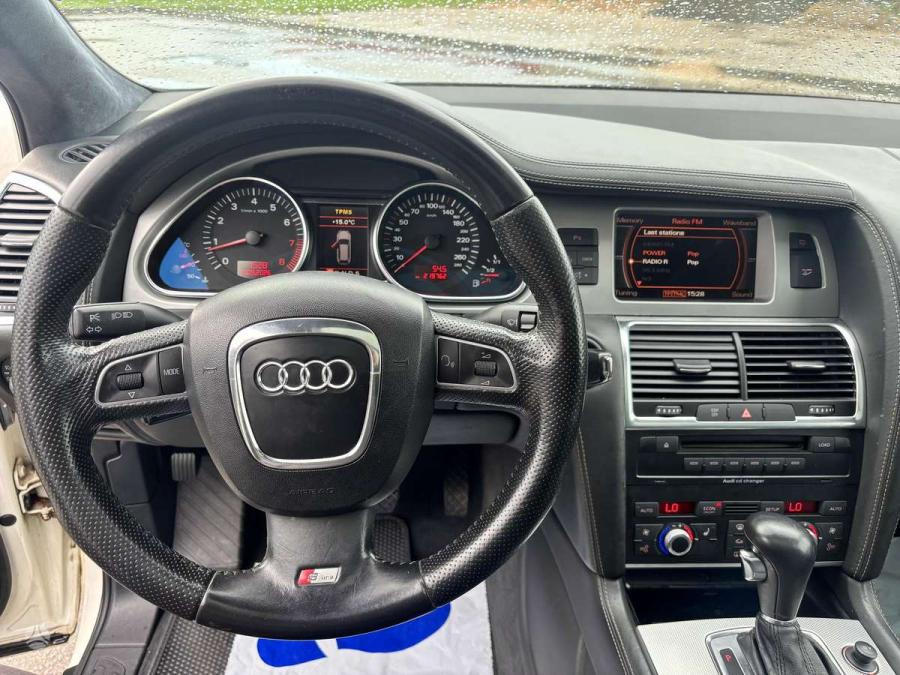 White Audi Q7 2007 in Kaunas, with an engine capacity of 4.16 L and mileage of 200 thousand km for 7999 €, photo 13 on AUTOMOTO.COM.LV