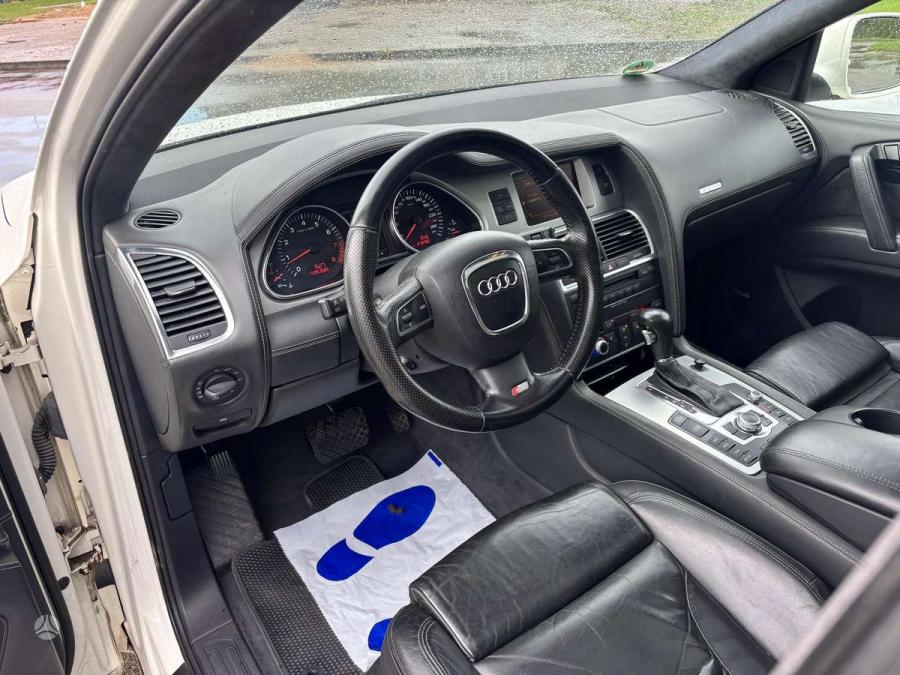 White Audi Q7 2007 in Kaunas, with an engine capacity of 4.16 L and mileage of 200 thousand km for 7999 €, photo 14 on AUTOMOTO.COM.LV