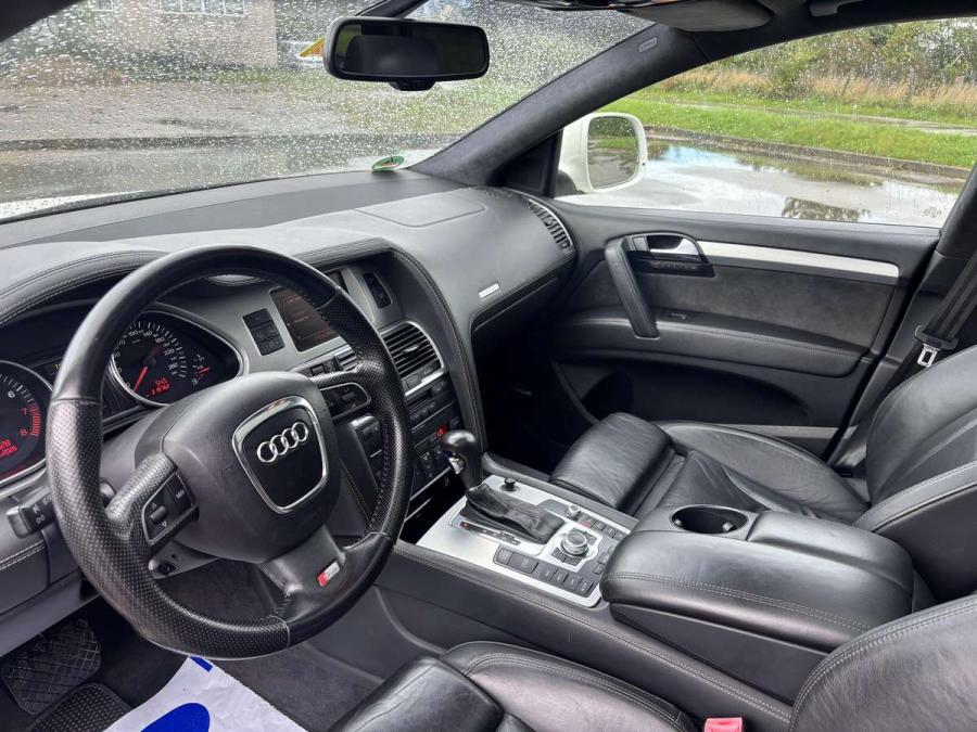 White Audi Q7 2007 in Kaunas, with an engine capacity of 4.16 L and mileage of 200 thousand km for 7999 €, photo 15 on AUTOMOTO.COM.LV