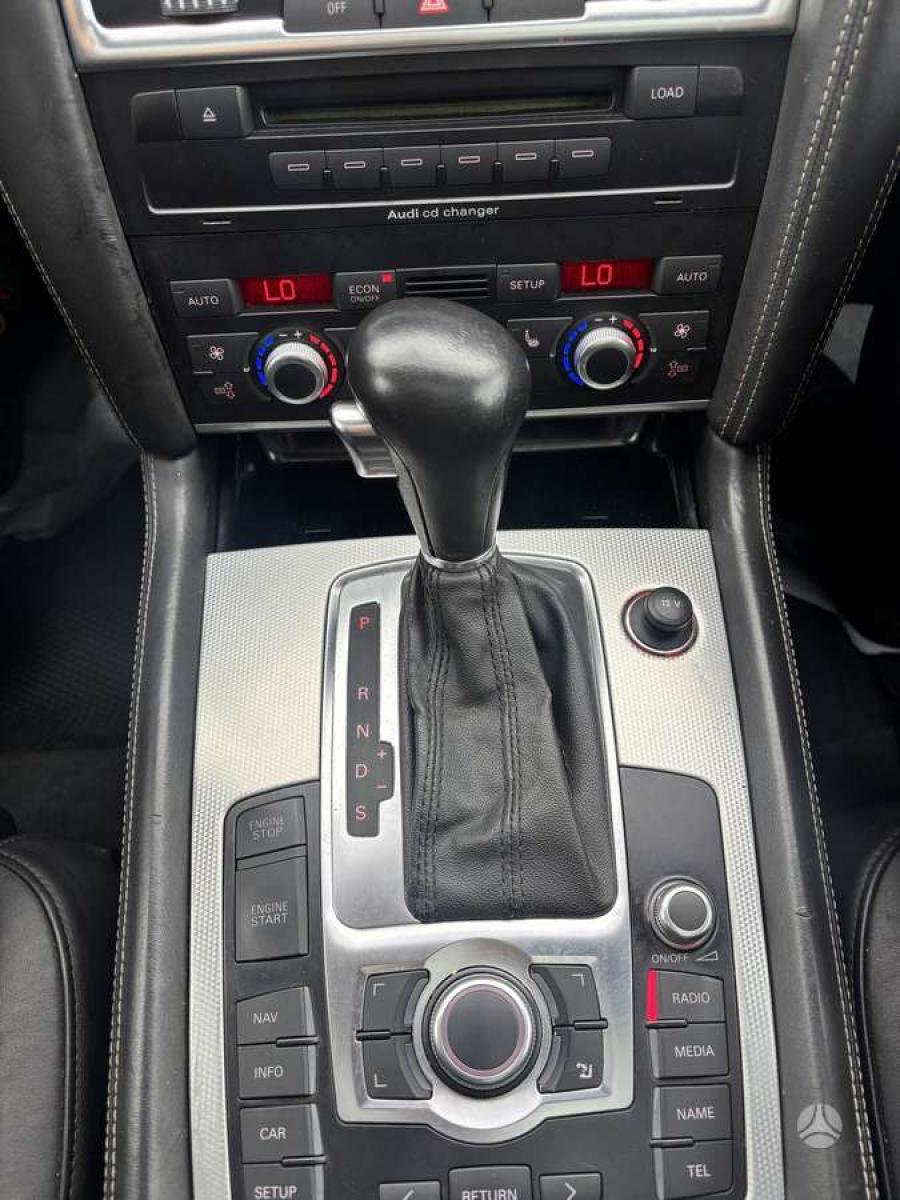 White Audi Q7 2007 in Kaunas, with an engine capacity of 4.16 L and mileage of 200 thousand km for 7999 €, photo 16 on AUTOMOTO.COM.LV