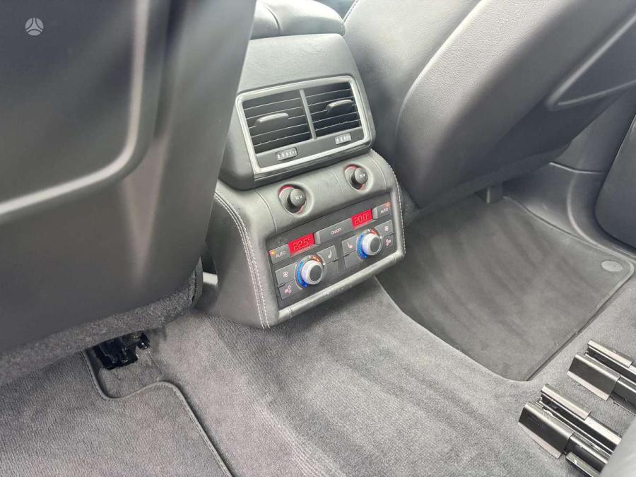 White Audi Q7 2007 in Kaunas, with an engine capacity of 4.16 L and mileage of 200 thousand km for 7999 €, photo 19 on AUTOMOTO.COM.LV