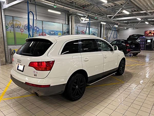 White Audi Q7 2008 in Vilnius, with an engine capacity of 3.60 L and mileage of 100 thousand km for 4800 €, photo 4 on AUTOMOTO.COM.LV
