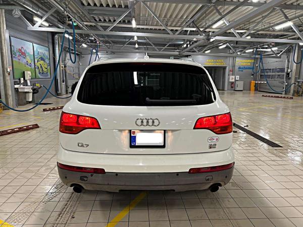 White Audi Q7 2008 in Vilnius, with an engine capacity of 3.60 L and mileage of 100 thousand km for 4800 €, photo 10 on AUTOMOTO.COM.LV