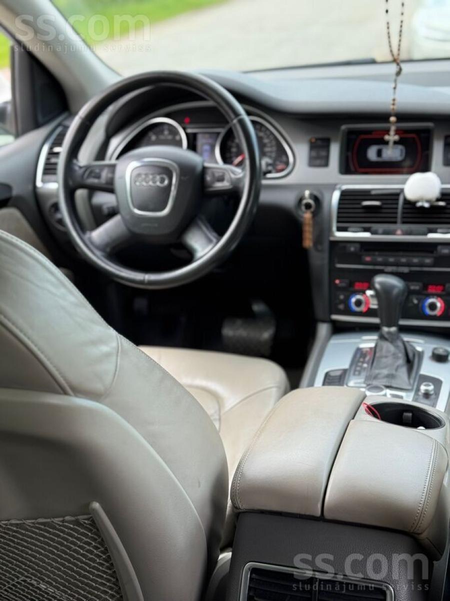 Balts Audi Q7 2009 Ogre, ar dzinēja tilpumu 3.00 L un nobraukumu 350 tūkst. km par 8220 €, foto 5 vietnē AUTOMOTO.COM.LV
