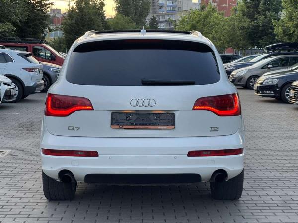White Audi Q7 2009 in Vilnius, with an engine capacity of 2.97 L and mileage of 290 thousand km for 5500 €, photo 4 on AUTOMOTO.COM.LV